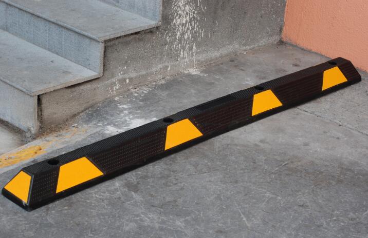 Parking Stopper Black&Yellow 1830mm X 150mm X 100mm - Italgres